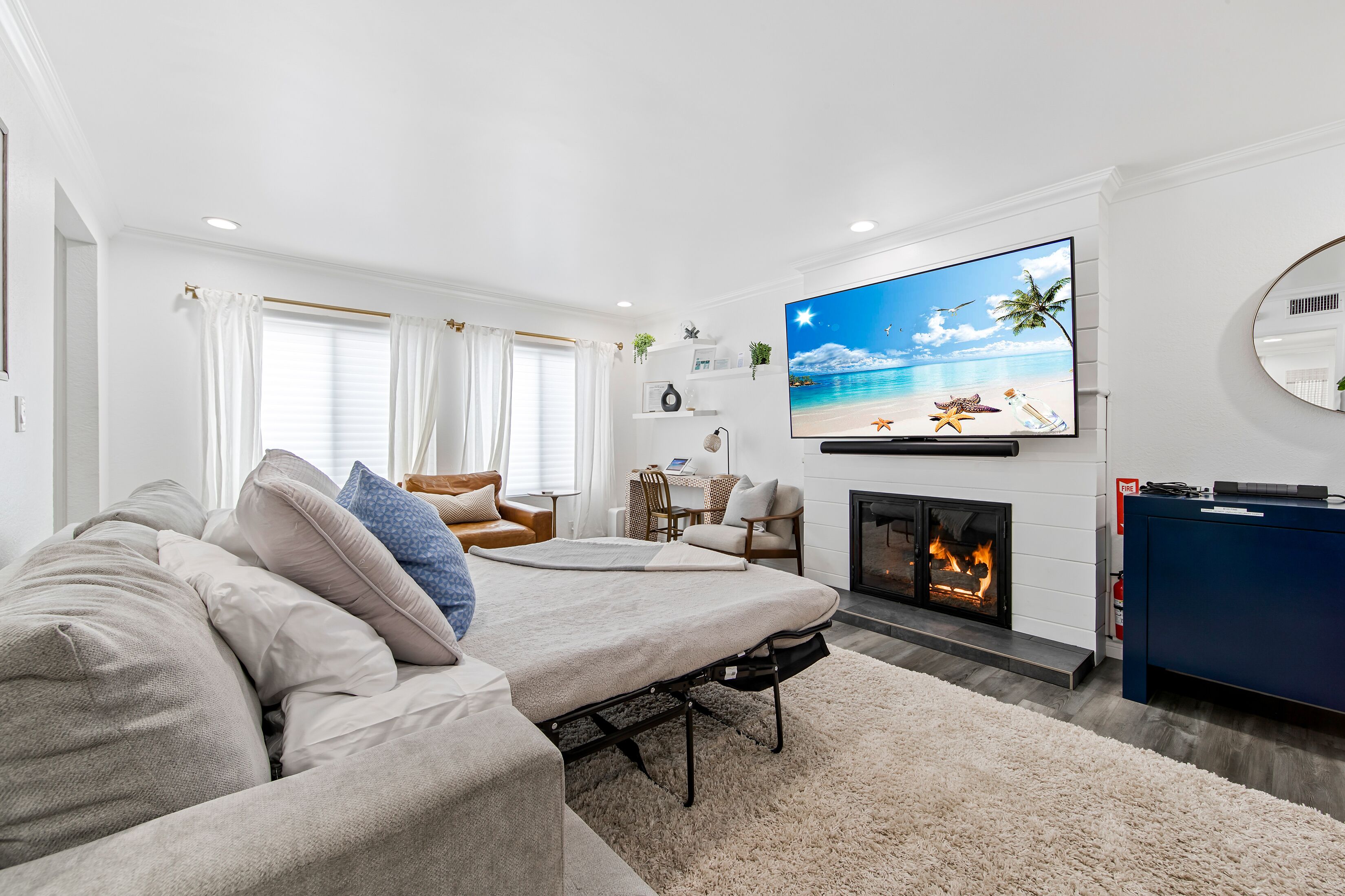 Stunning Townhome ️ Steps2 Beach , Luxury ⭐️, Fire Pit, E-bikes , Pets Ok - Sunset Beach, Huntington Beach