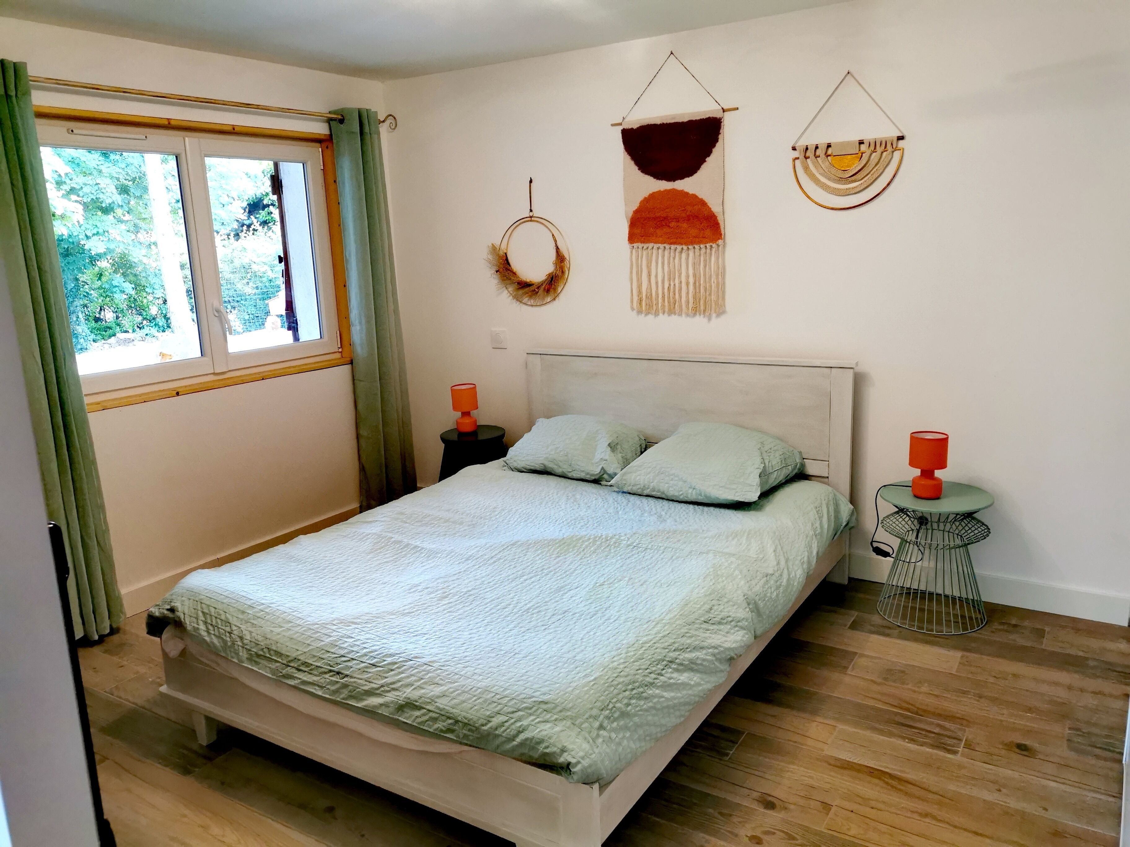 Rez De Villa Indépendant Et Son Extérieur - Mimet