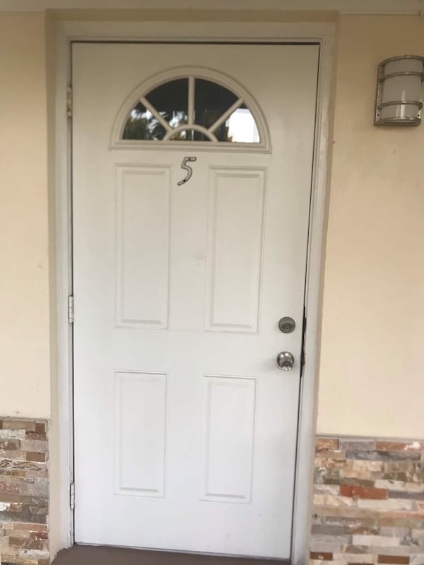 Private Suite # 5, Few Minutes Walk To The Beach. - Pompano Beach, FL