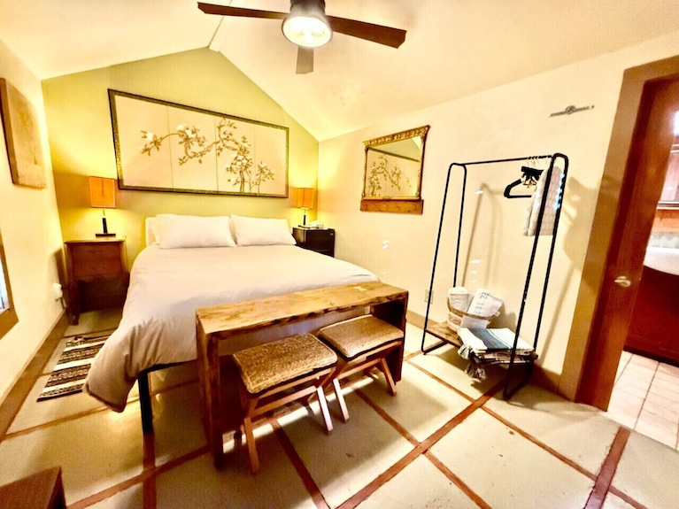 Kenzie's Tiny Cottage- Prvt Hot Tub & Rain Shower - Utah