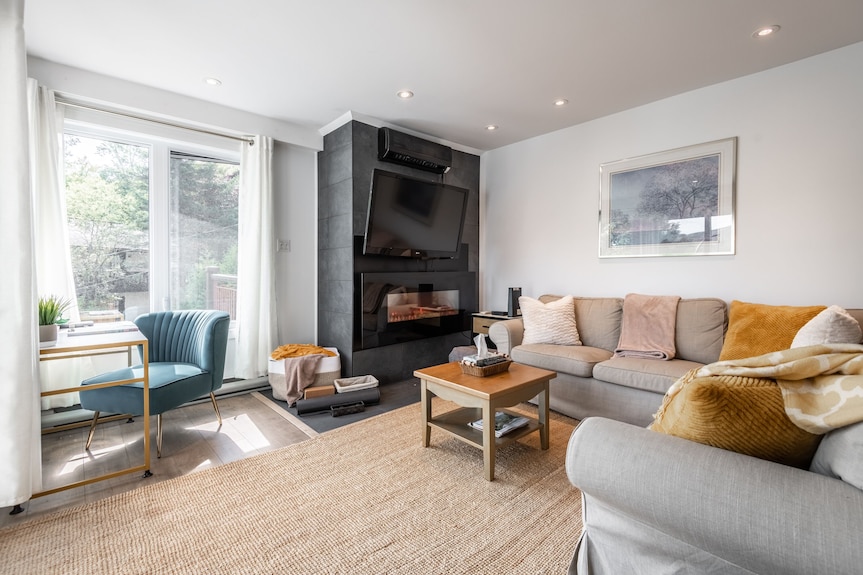 Lake And Mountain Views: 2 Bed 2 Bath - Mont-Tremblant