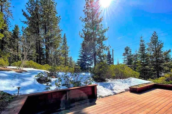 Holidays In A Cozy Cabin | Gameroom | Quick Drive Around Town - South Lake Tahoe, CA