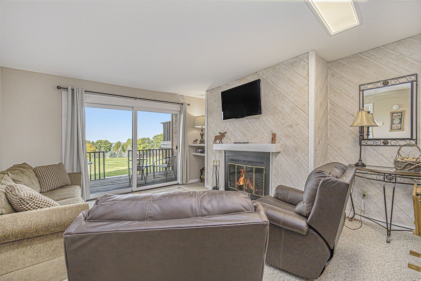 Cozy 1 Bedroom Condo W/ Fireplace & Lake Views At Summit Village - Torch Lake, MI