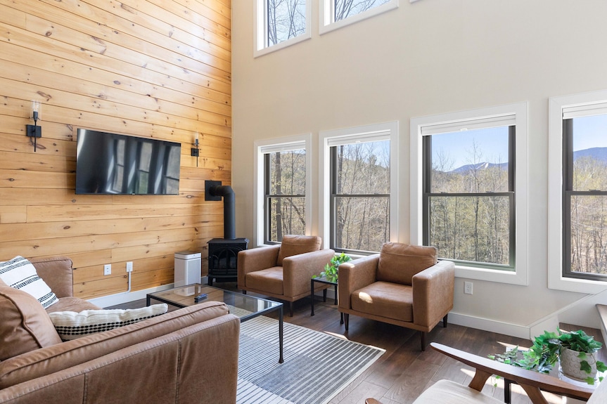 Modern Retreat With Mountain Views! - Camels Hump State Park, Waterbury Village Historic District
