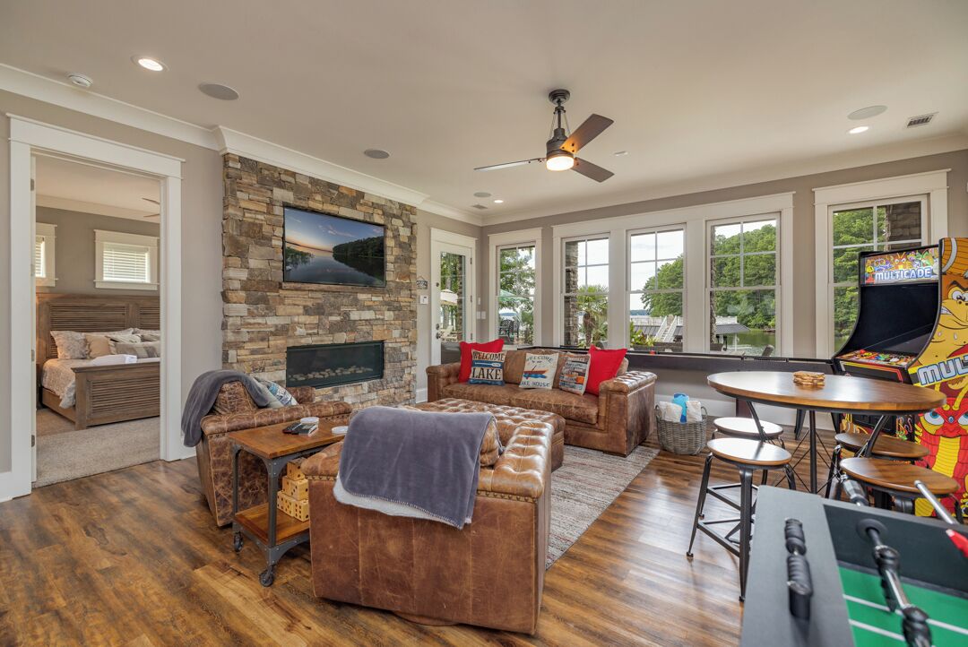 The Oasis At Lake Gaston - Heated Pool, Hot Tub, Pontoon Boat Rental Included! - Lake Gaston