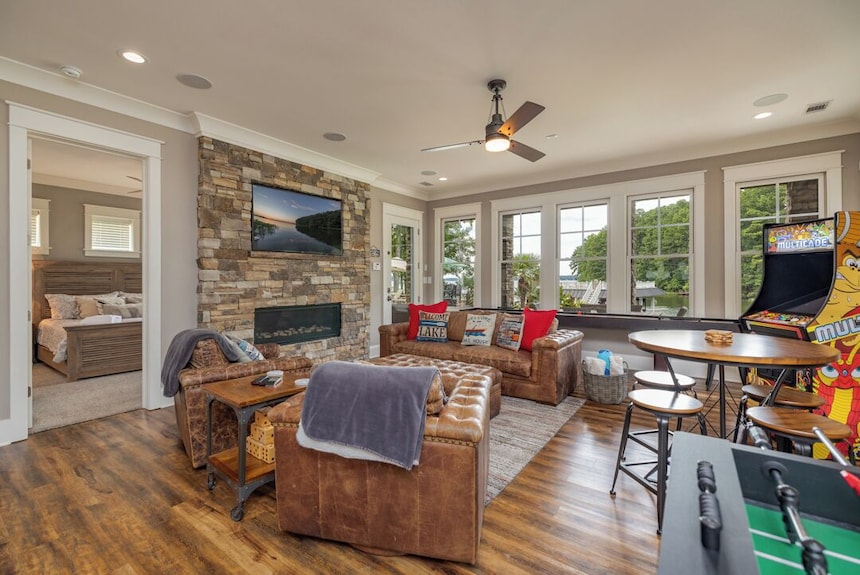 The Oasis At Lake Gaston - Heated Pool, Hot Tub, Pontoon Boat Rental Included! - Lake Gaston