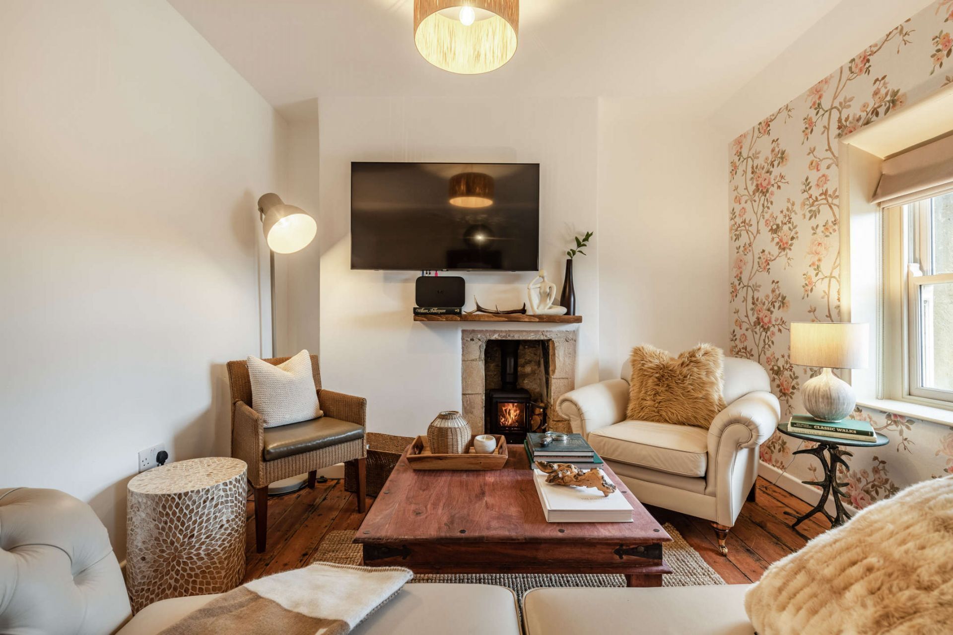 Pet Friendly Cotswold Holiday Accommodation With Two Bedrooms - The Cotswold Lady - Gloucestershire