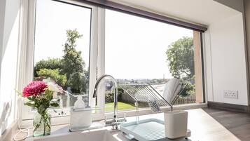 Casa de Campo | Cozinha privada | Um frigorífico, uma chaleira elétrica, uma torradeira