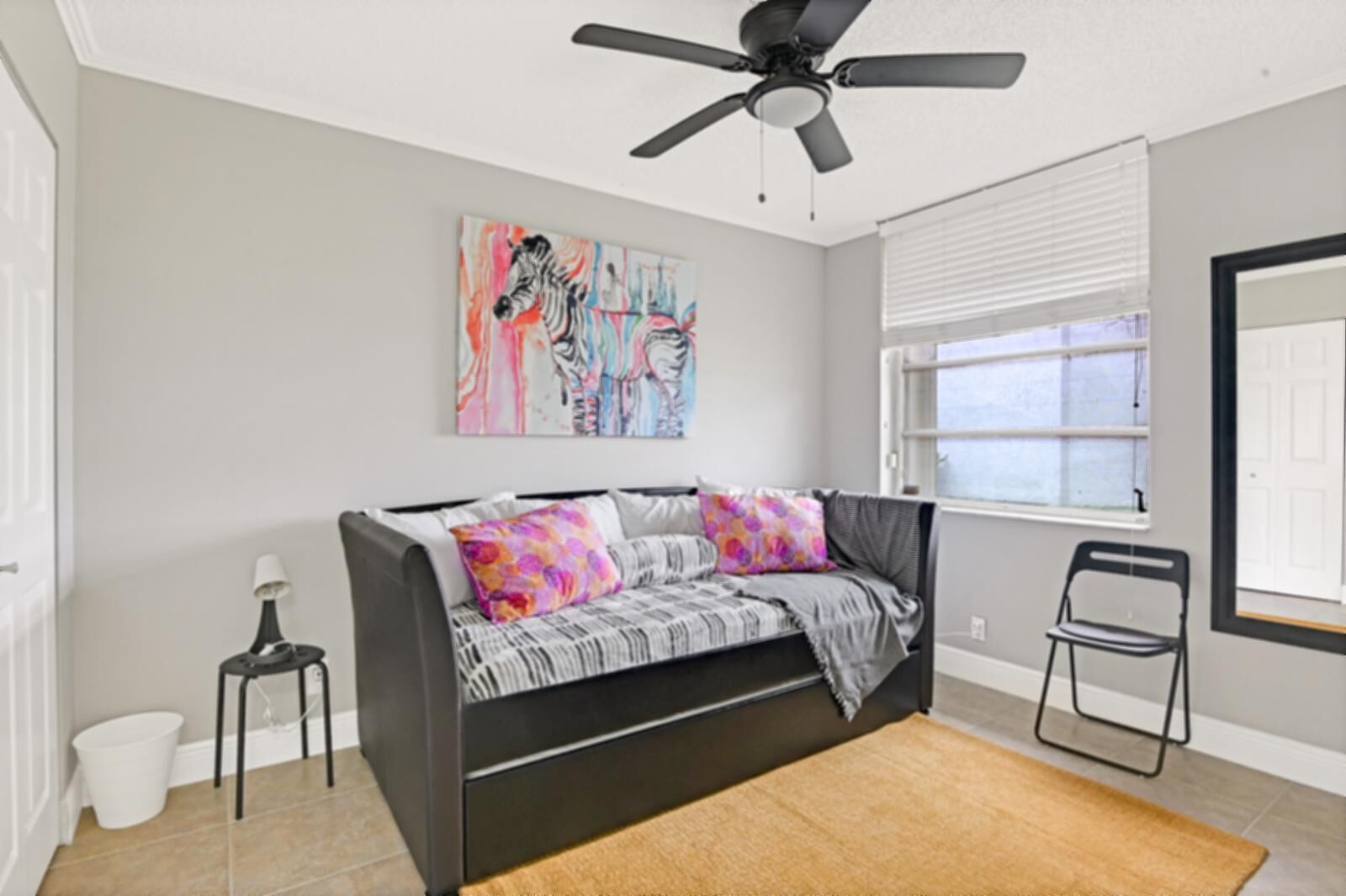 Light & Airy 2-bedroom Lakeview Condo With Pool - Pembroke Pines, FL