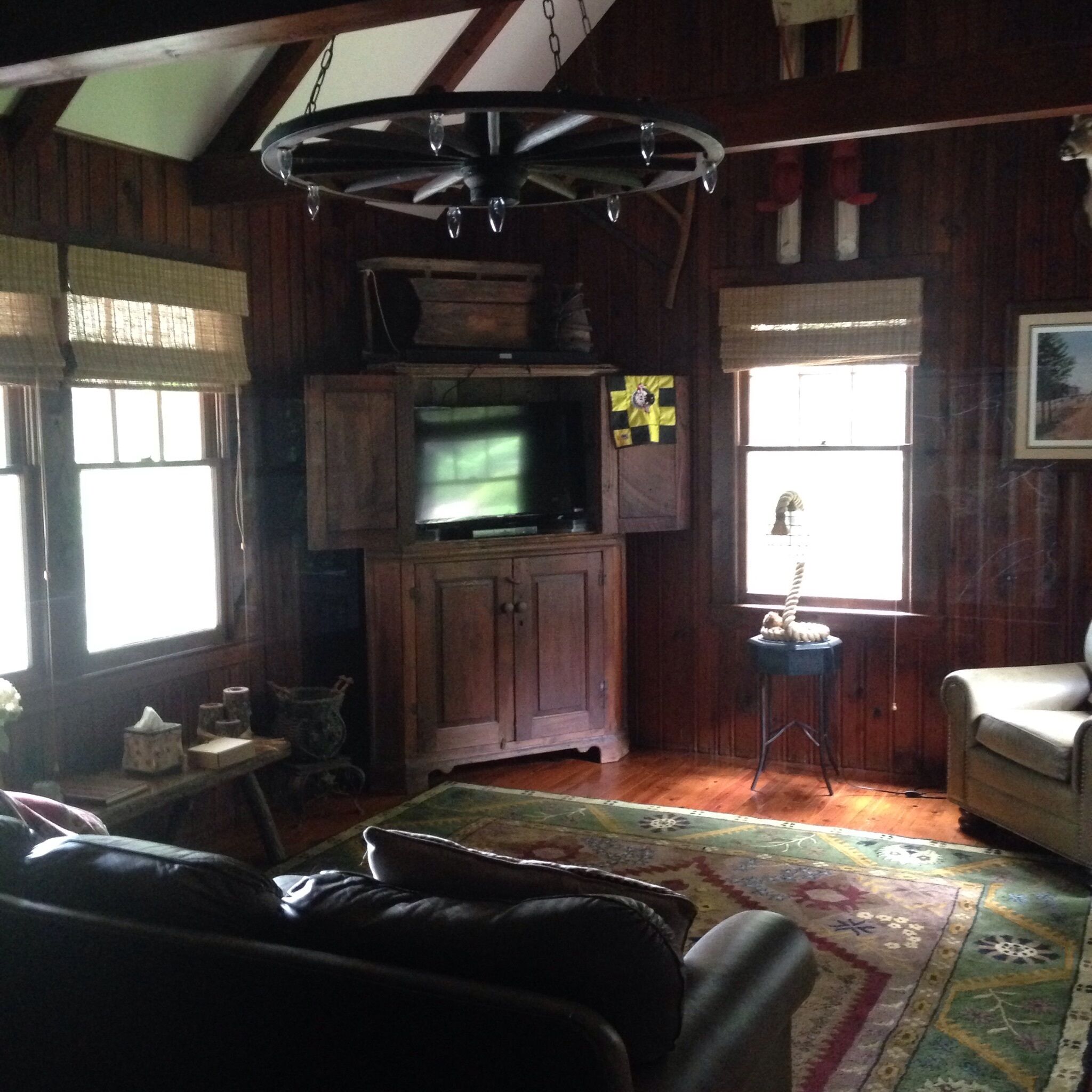 "The Cottage On Lake Hickory" -  5acre Point/1100 Water Frontage! New Landscaped - Hickory, NC