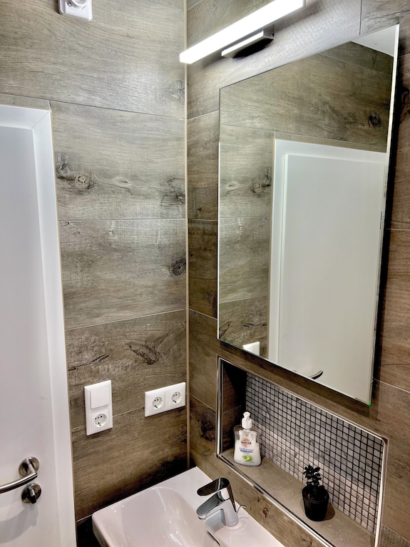 Room For Fitters 18sqm Two Box-spring Beds 100x200 And 90x200 - 達姆斯塔特