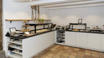 Café da manhã com buffet todos os dias (EUR 18.50 por pessoa)