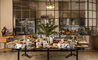 Café da manhã com buffet grátis todos os dias