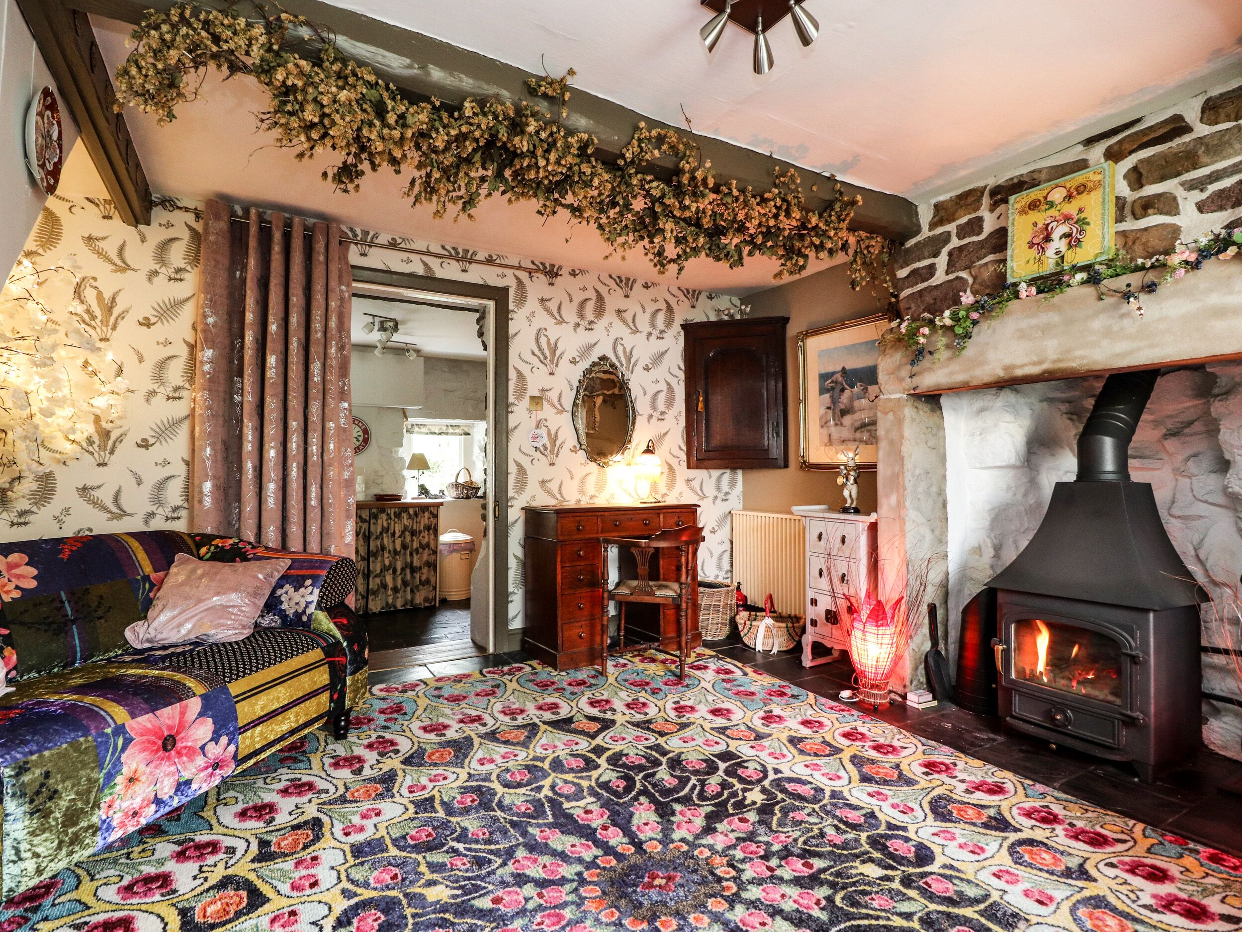 Duckdown, Pet Friendly, Character Holiday Cottage In Hurst Green - Lancashire