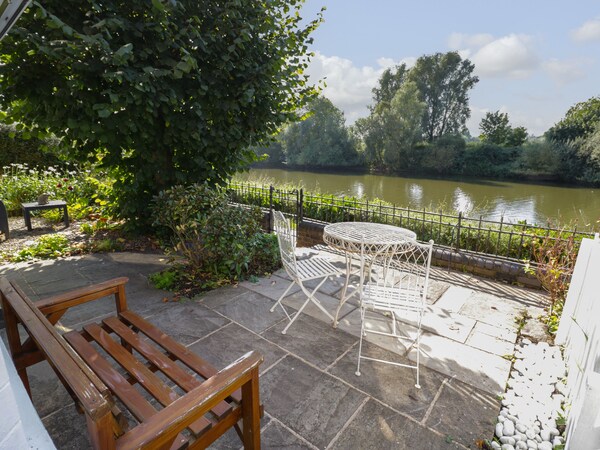 Florence Villas, Pet Friendly, Character Holiday Cottage In Worcester - Worcester
