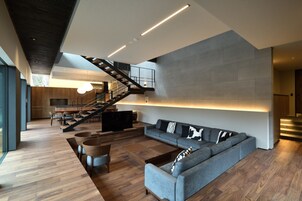 Villa de Luxo, não fumadores | Sala | Lareira, consola de videojogos, piso aquecido, colunas inteligentes 