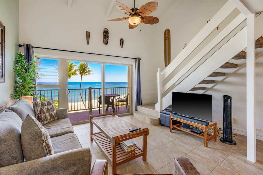 Kapaa Shores A303. Beautiful Oceanfront Condo Wit - Kauai, HI
