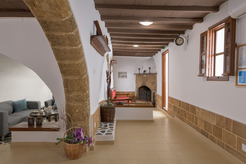 Traditional Rustic Guest House Located Inside The Medieval City Of Rodos. - Rodos