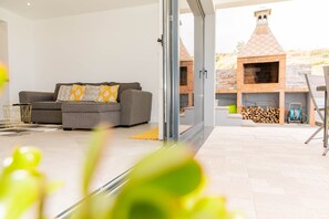 Casa | Sala | Televisor de 30 polegadas com canais por cabo 