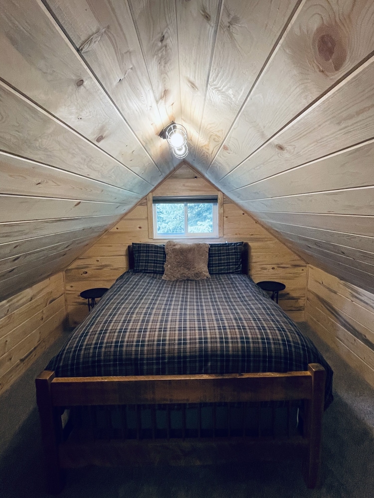 3 Bed/ 1 Bath Retreat In The Mountains - Idaho (State)