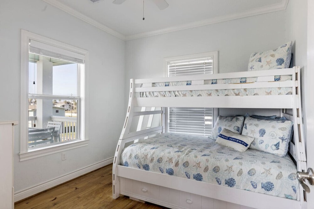 A&m's Perch: Near Marina/park & Golf Cart Included - Galveston, TX