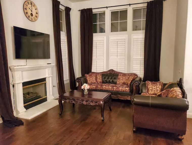 Lovely Home W/ Pool, Spa, Outdoor Grill And More! - クローヴィス, CA