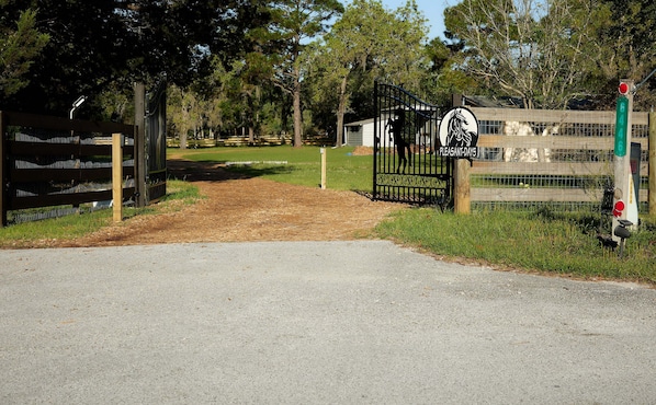 Dormitório compartilhado, 1 quarto, para fumantes, varanda | Área da propriedade