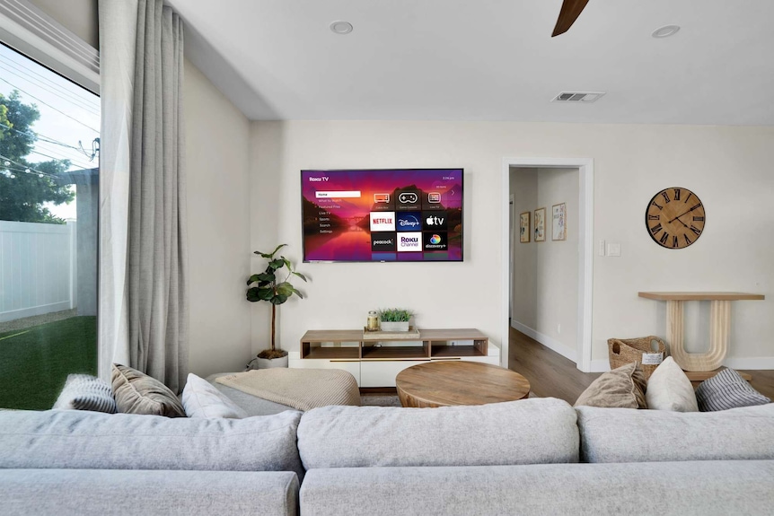 Family Friendly Retreat, 10 Minutes To Disney & Convention Center - Seal Beach, CA