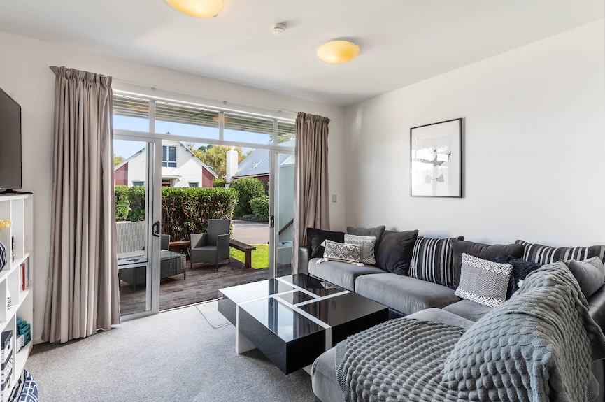 Relax At The Bach - Resort Style Living - Rotorua