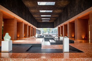 Área de estar no saguão