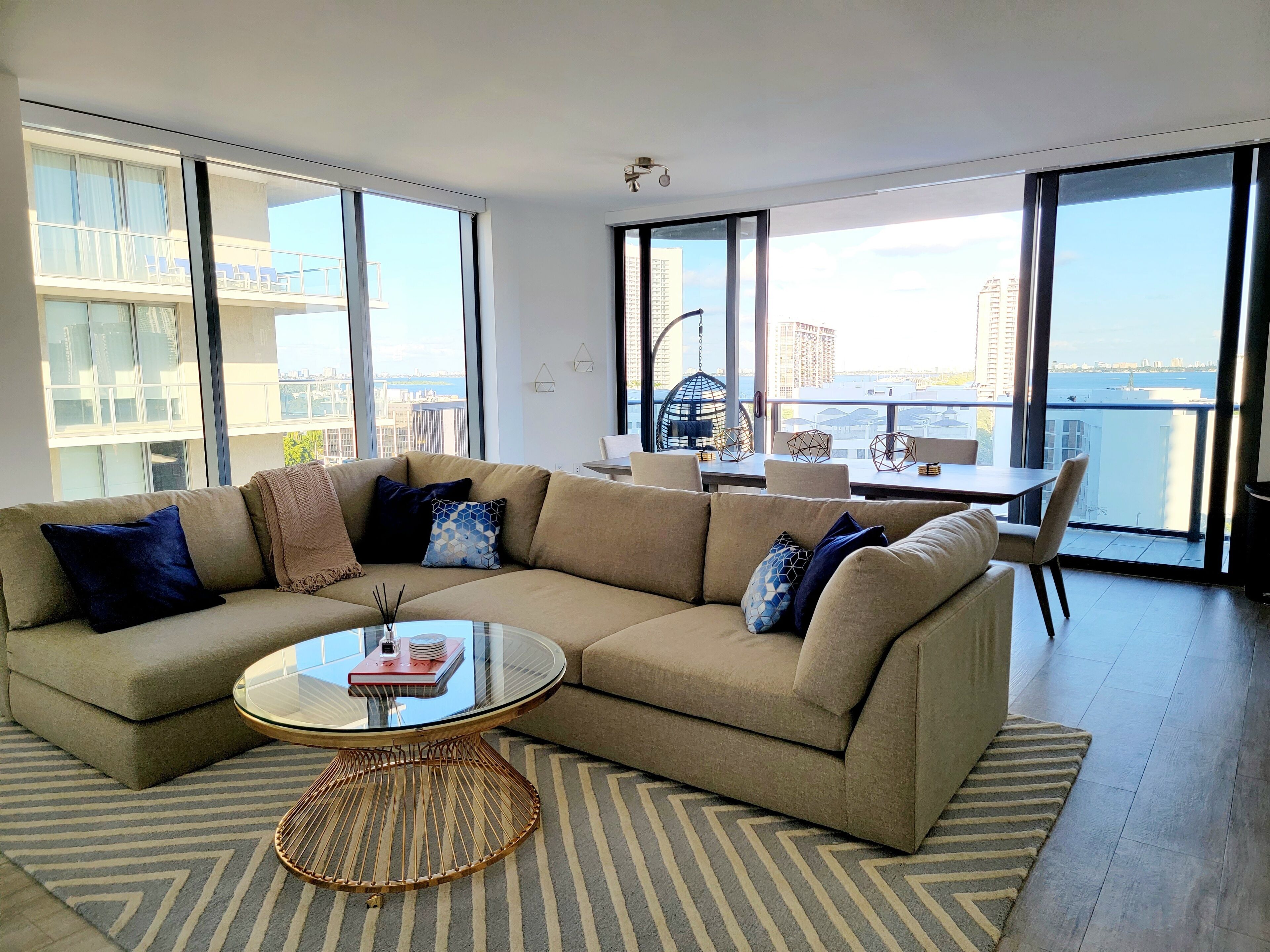 Sun-drenched, Luxe, Corner Unit: Expansive Balcony And Bay Views (3 Br/3b) - Miami, FL