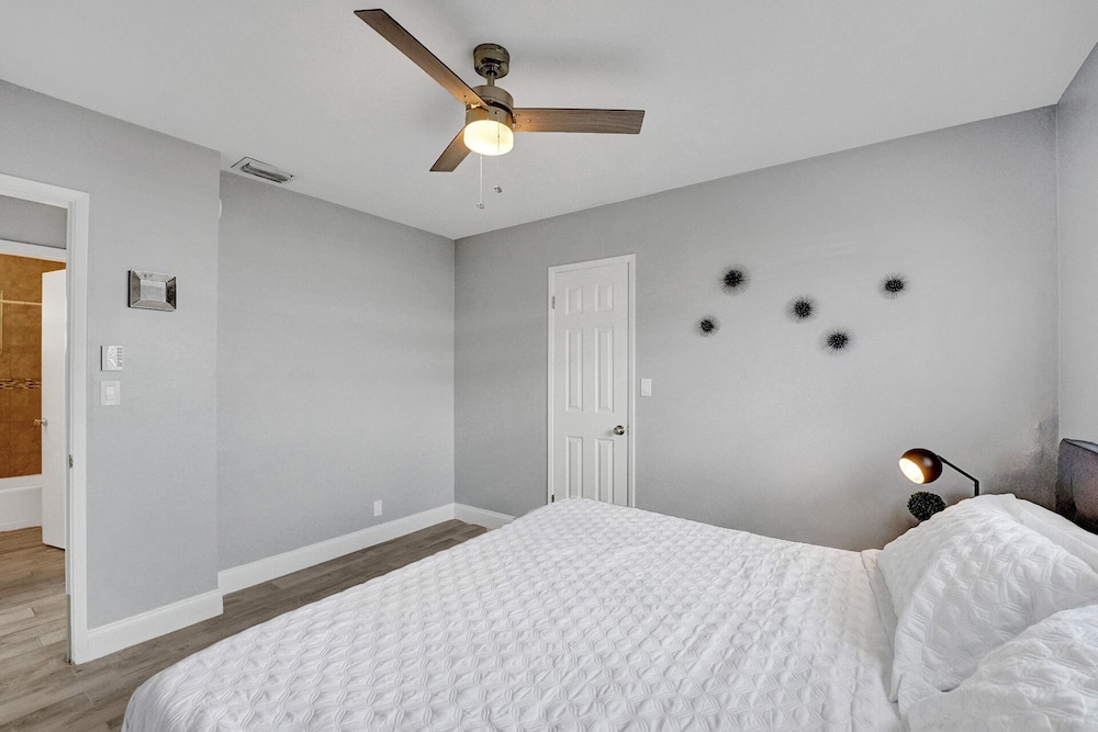 Updated Home! - Sunrise, FL