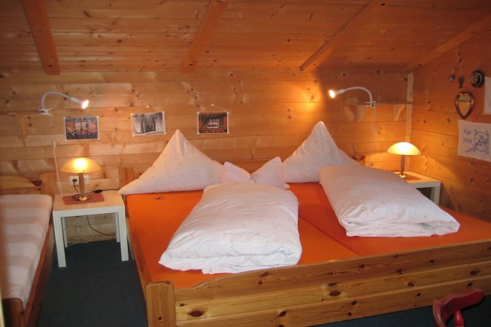 Large App.3-6p,2separate Bedrooms,log Cabin,cozy,quiet,sunny,close To The Center - Wagrain