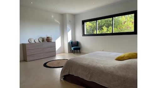 Maison Moderne Type Industriel Dans Zone Artisanale - Saint-Cannat