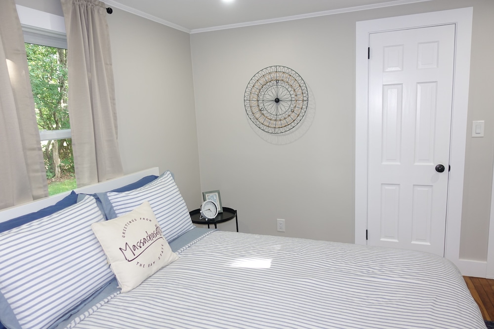 The Heart Of Cape Cod - 3 Bed 2 Bath Hyannis Cottage - Barnstable, MA