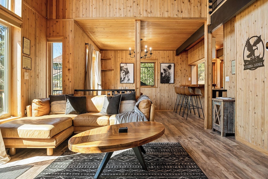 New Remodel*arcade*hot Tub*air Conditioning*lake 2 Miles*mountain Views/trails - Big Bear, CA