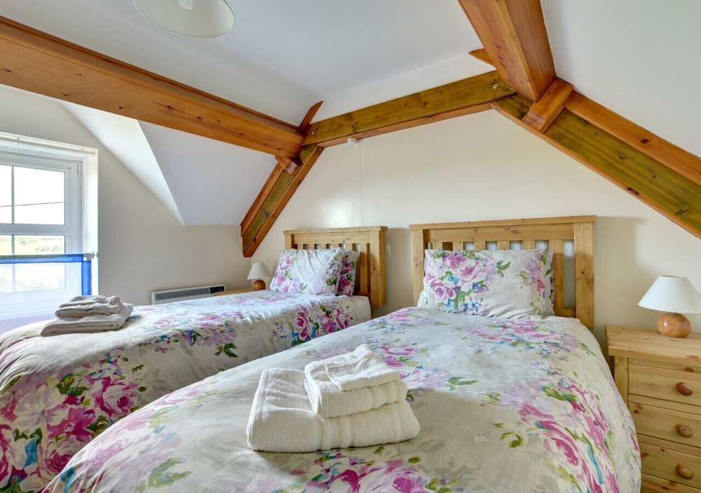 The School House - Two Bedroom House, Sleeps 4 - Little Haven