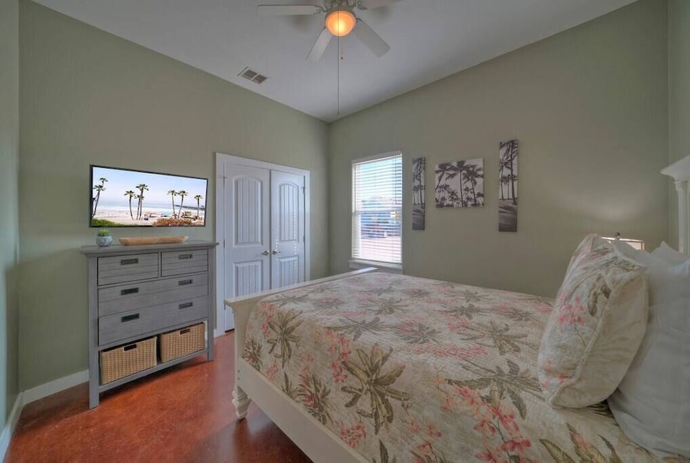 Tidal Times-2 Huge Pools, Playscape, Sunsets - Port Aransas, TX