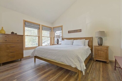 Chateau Milo - 3br, 3ba Mountain Home With Views - Mammoth Lakes, CA