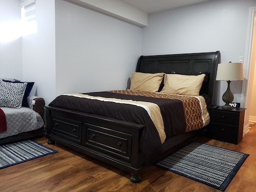 Luxurious 1br+1ba Apartment Spacious, W. Parking - Brampton