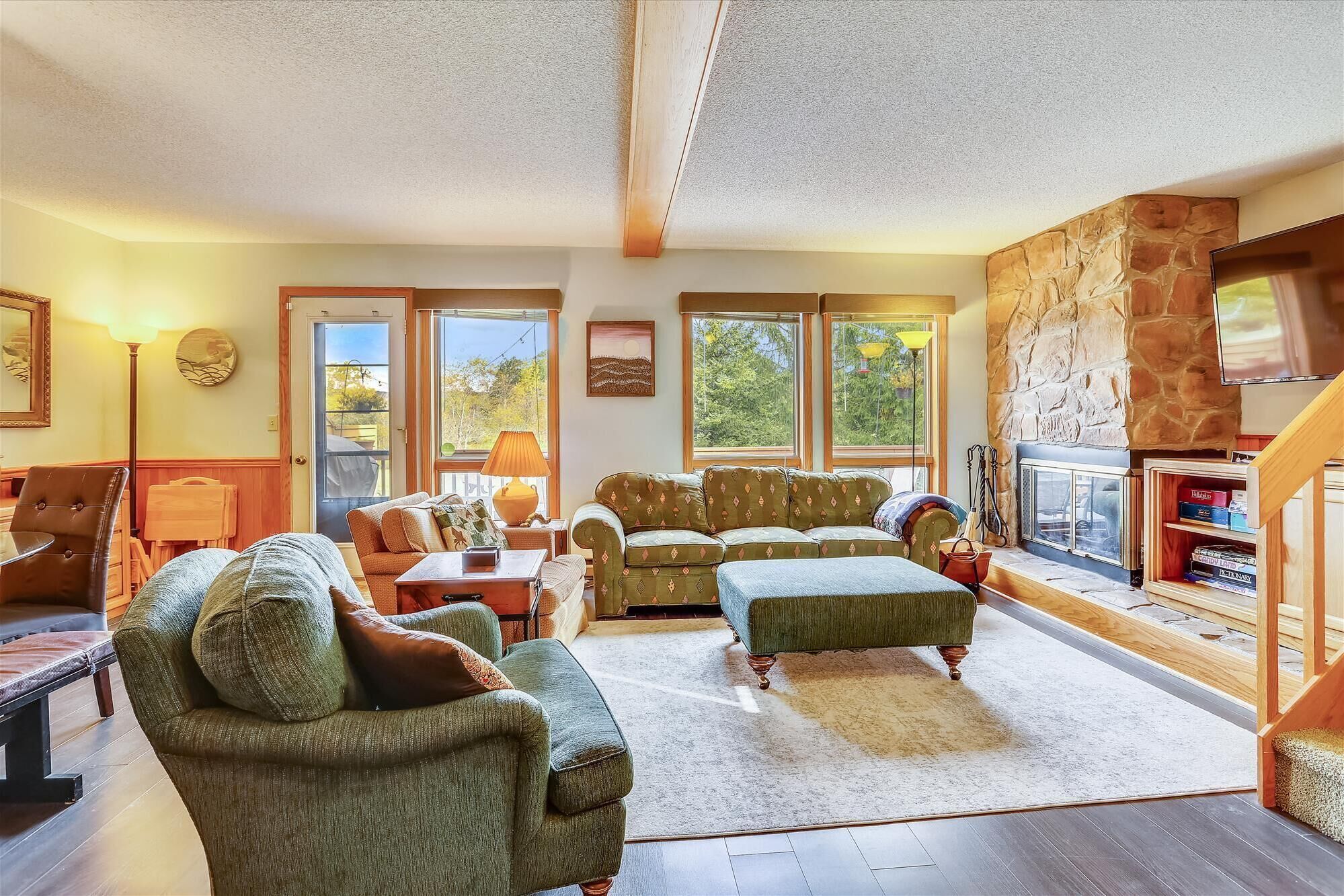 Beautifully Redecorated Condo Offers Lots Of Amenities. Hummingbird Corner! - Canaan Valley, WV