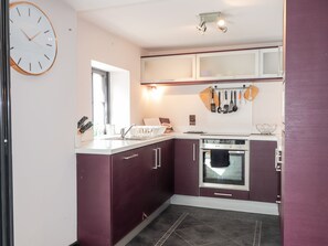 Casa de Campo | Cozinha privada | Uma máquina de lavar louça, utensílios de cozinha