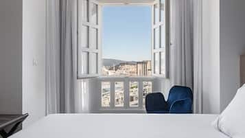 Cofre no quarto, cortinas/cortinados opacos, quartos insonorizados