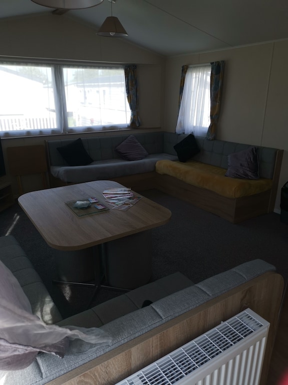 Holiday Home, Hot Tub And Decking - Isle of Sheppey