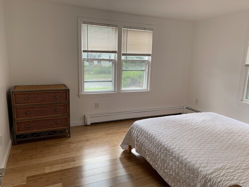 Updated 3 Bedrooms 2 Baths With Nice Backyard And Firepit - Englewood Beach, MA