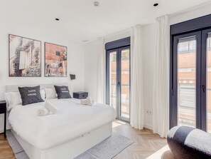 Apartamento, 1 quarto (XL) | Secretária, secretária adequada para computadores portáteis 
