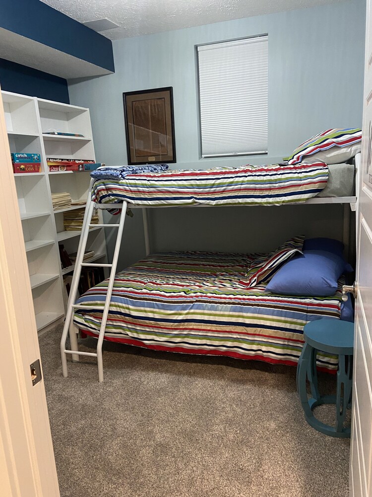 4-bedroom In Lower Level With Hot Tub & Kitchenette - 오하이오