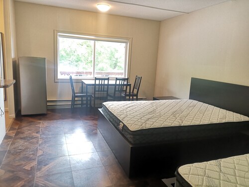 Walk Out Deck Room 3,  Minutes From The Lake, Boat Launch, Dorset Tower - Ontario 60