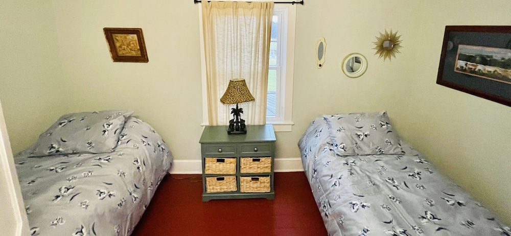 Silo Valley Farm -Room Up To 6 & Golf Cart - Midland, VA