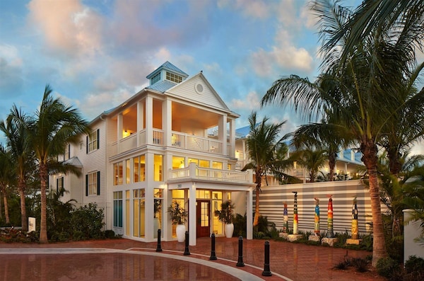 Getaway In Key West: Tranquil Room W\/ Balcony | Resort W\/ Pool Access - Key West, FL
